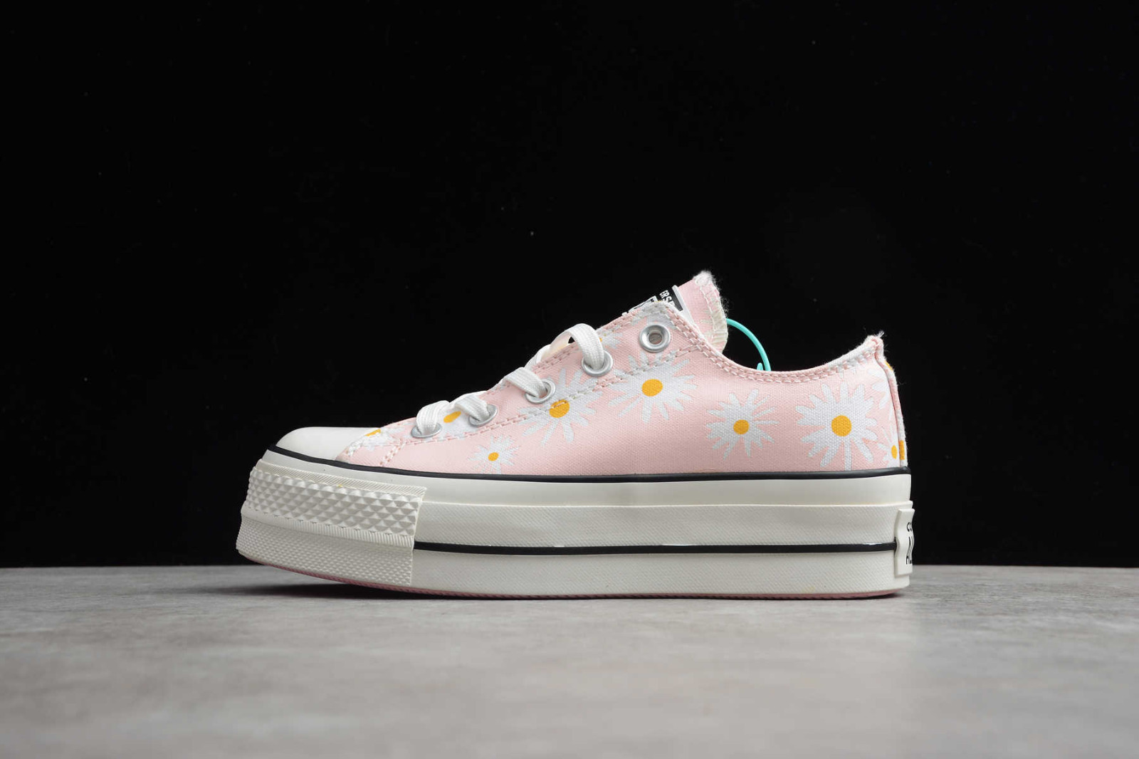 Converse Chuck Taylor All Star Lift Platform Low Camp Daisies Pink ...