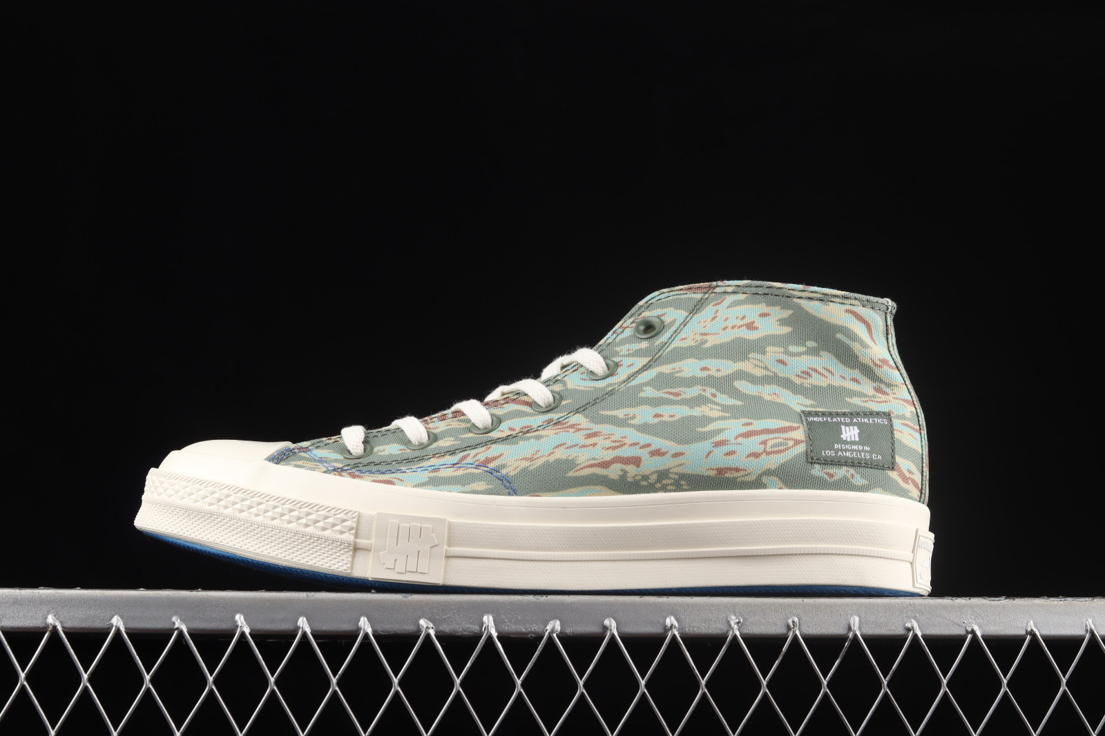 Undefeated x Converse Chuck Taylor All-Star 70 Mid Tiger Camo Desert ...